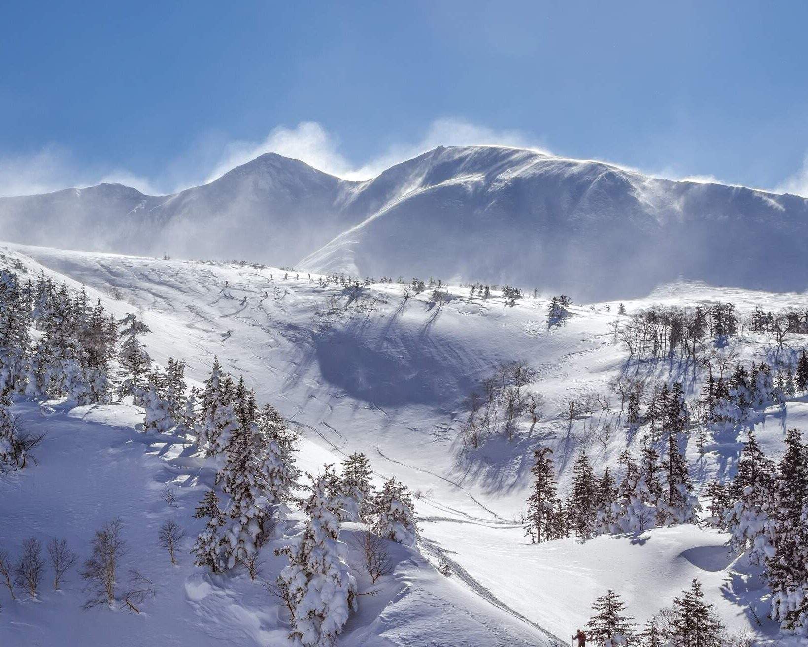 Explore our guide to skiing in Japan: Top resorts and more - KAYAK