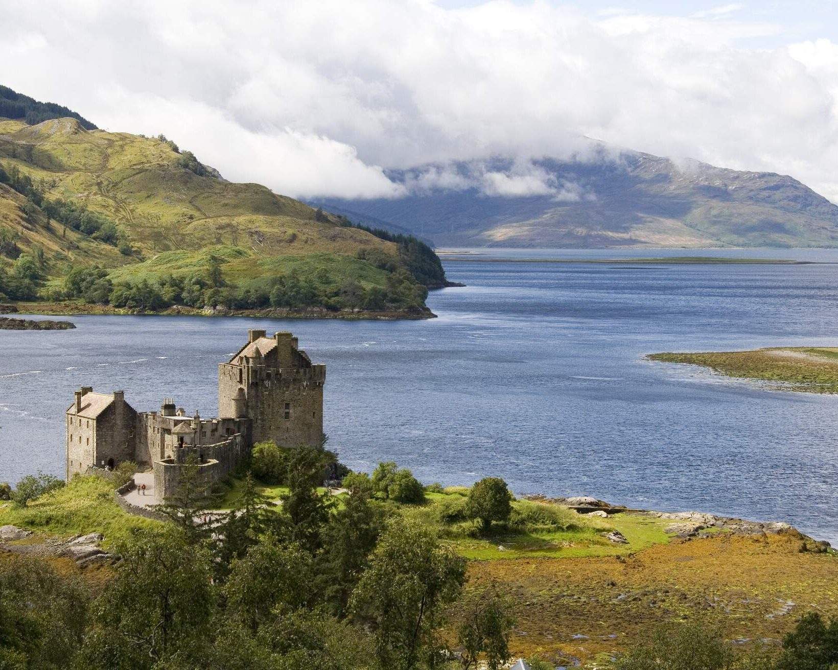 13 best castles in the UK you should visit at least once - KAYAK