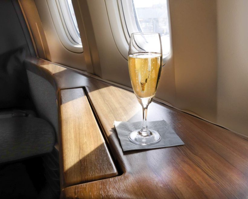 A detailed guide to what a layover is - KAYAK