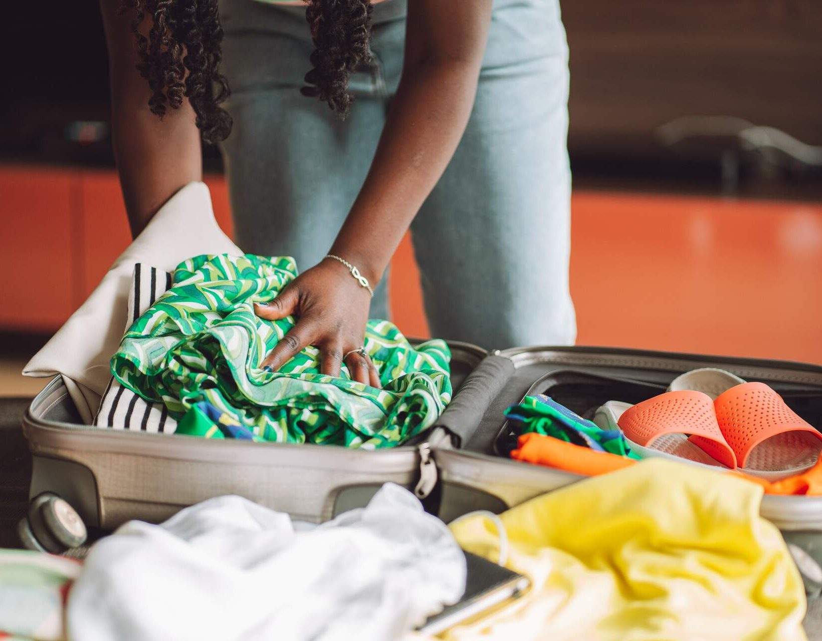 Carry-on vs checked bag: what’s the best way to travel? | KAYAK