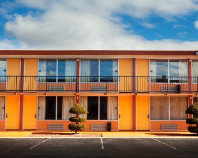 Motel vs hotel: Learn the key differences - KAYAK