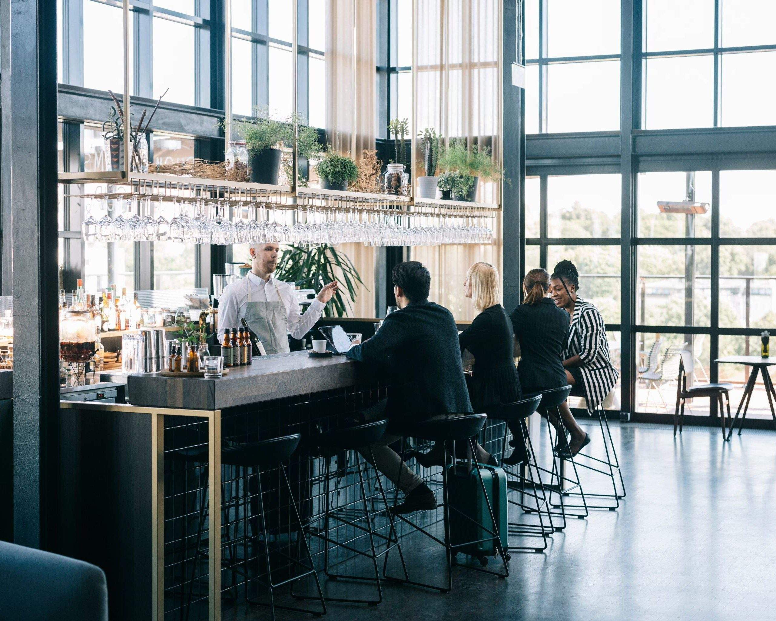 Pro tips: what to do during a layover - KAYAK