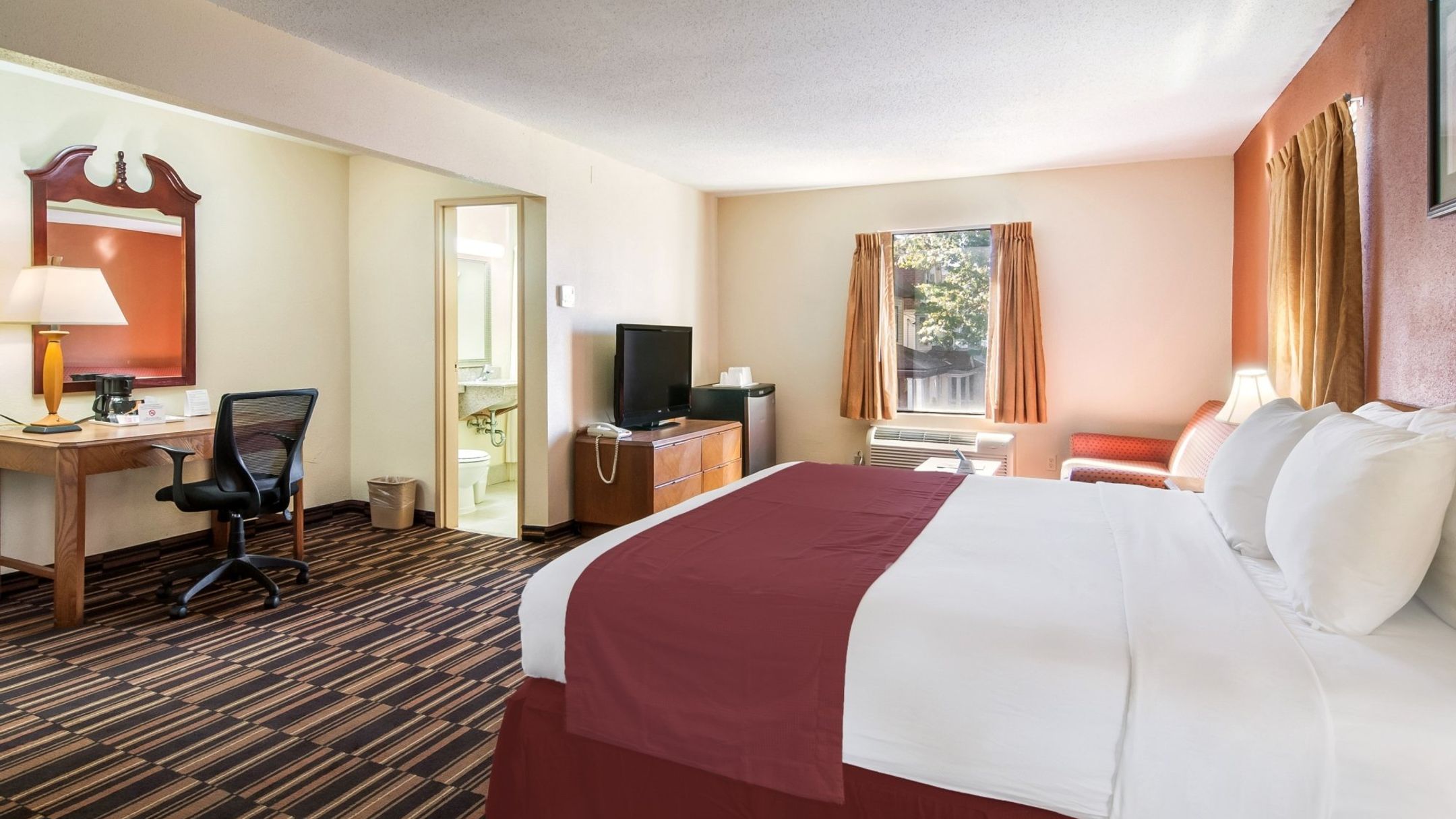 Red Carpet Inn Newark - Irvington Nj from $75. Irvington Hotel Deals ...