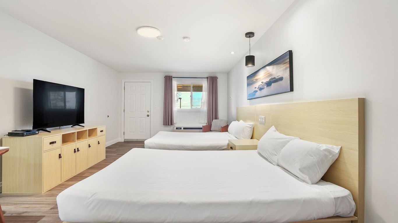 Saga Resort from $71. Wasaga Beach Hotel Deals & Reviews - KAYAK