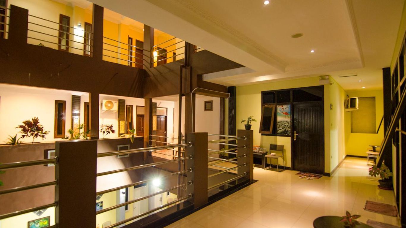 Hotel Salon Fora & Longhill Cafe Fora from $25. Bandung Hotel Deals ...