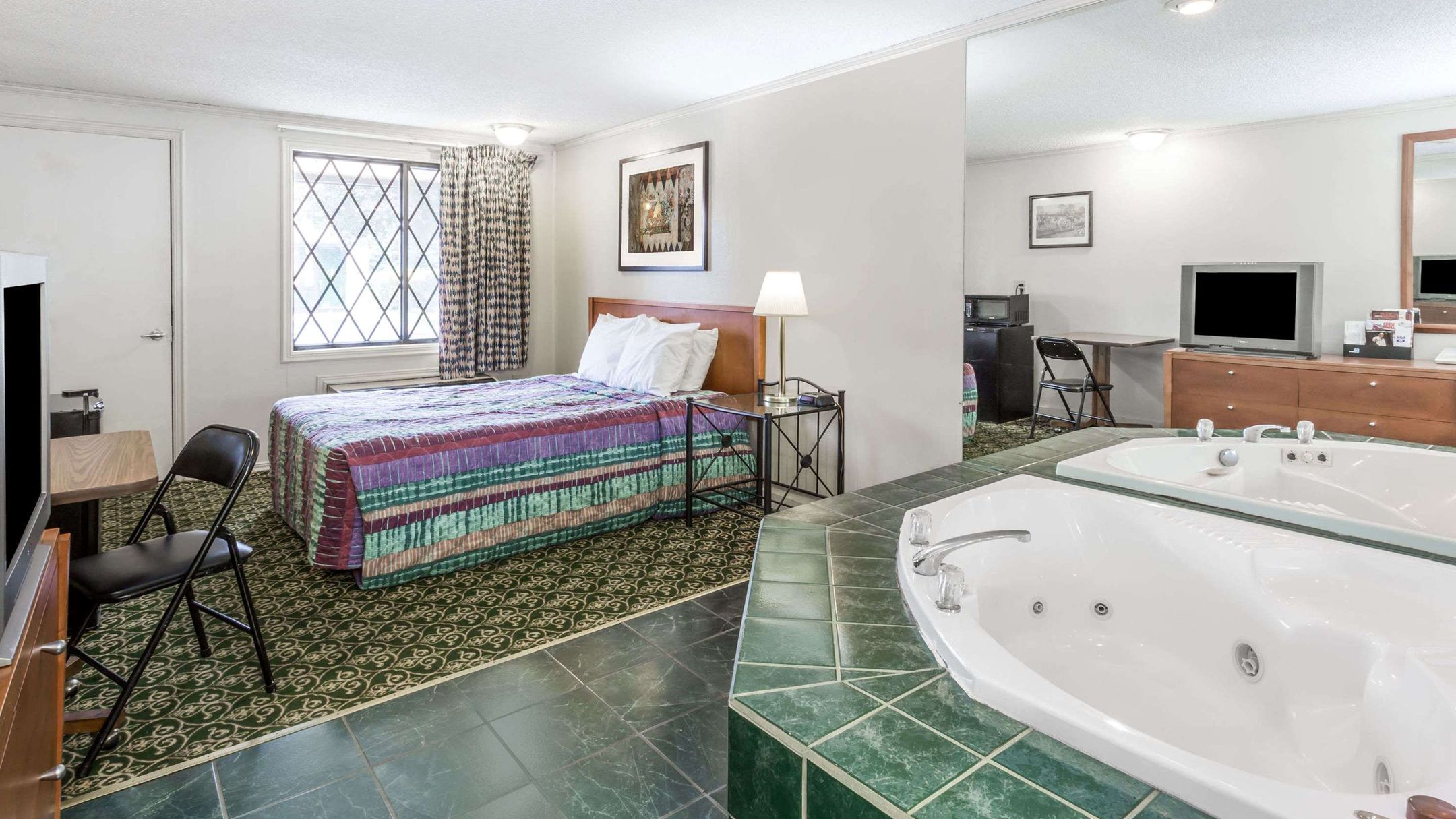 Knights Inn Racine from $51. Racine Hotel Deals & Reviews - KAYAK