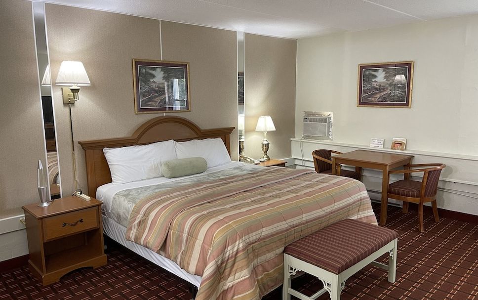 The Autumn Inn from $92. Bennington Hotel Deals & Reviews - KAYAK