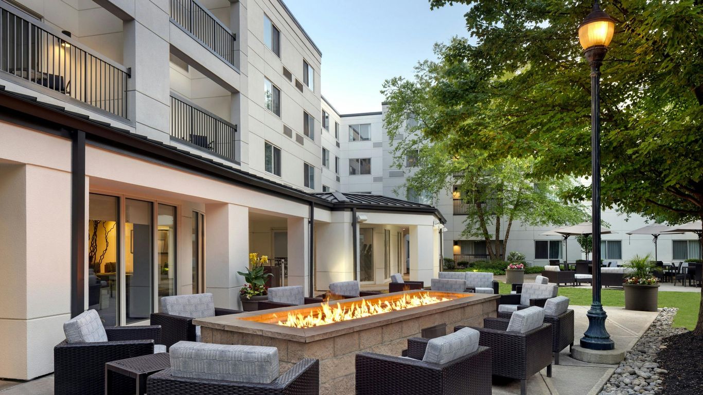 Courtyard by Marriott Edison Woodbridge from $111. Edison Hotel Deals ...