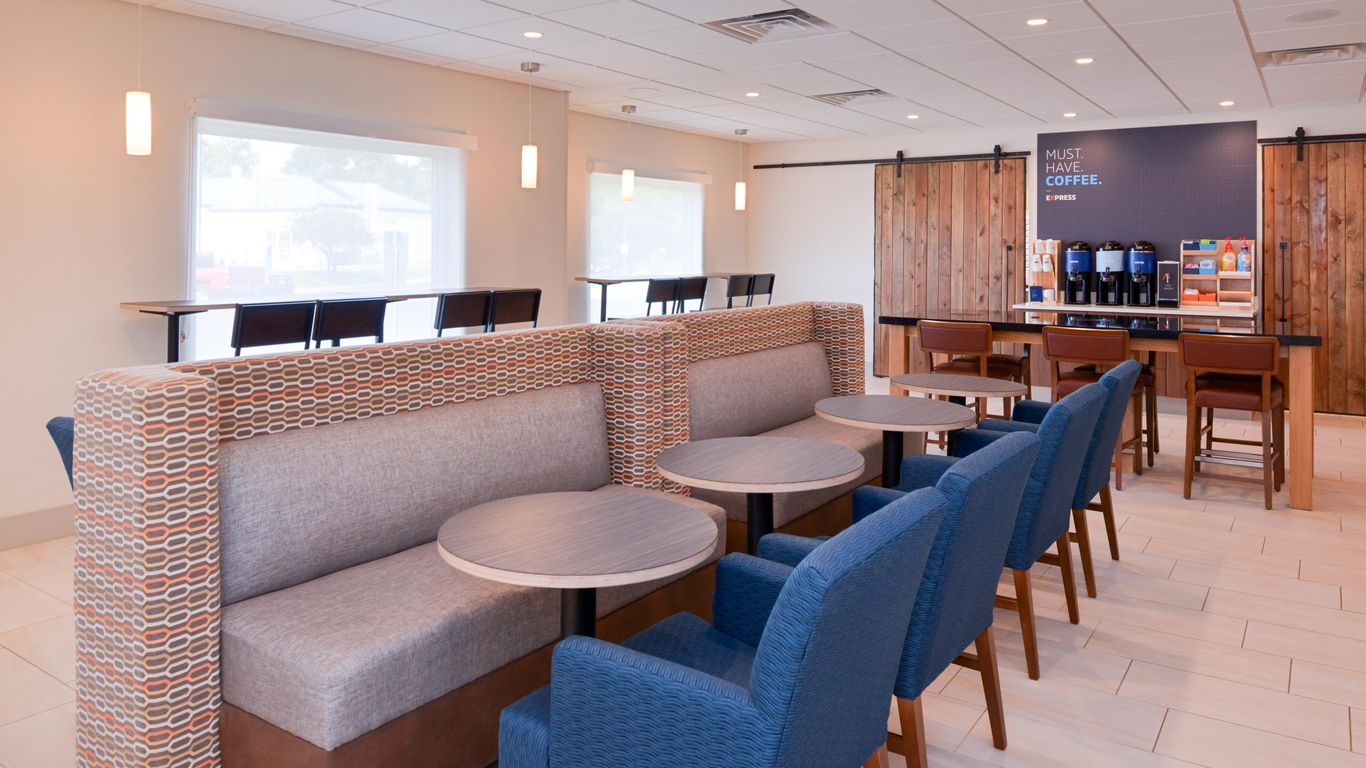 Holiday Inn Express & Suites Omaha - 120th And Maple from $87. Omaha ...