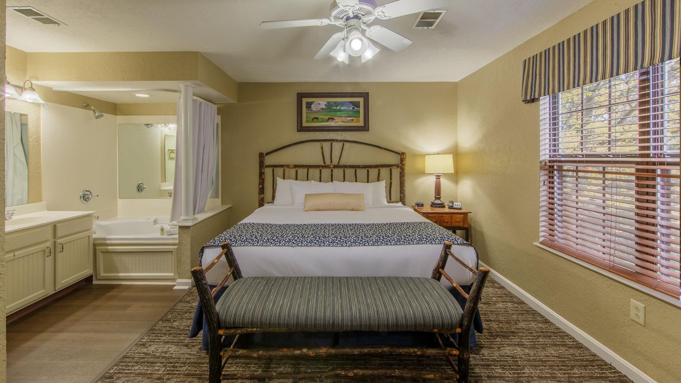 Holiday Inn Club Vacations Oak n' Spruce Resort from $91. Lee Hotel ...