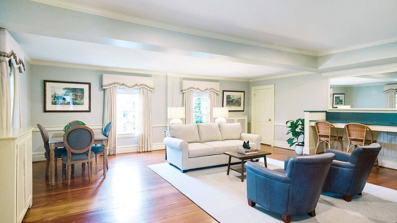 The Red Fox Inn & Tavern from $310. Middleburg Hotel Deals & Reviews ...