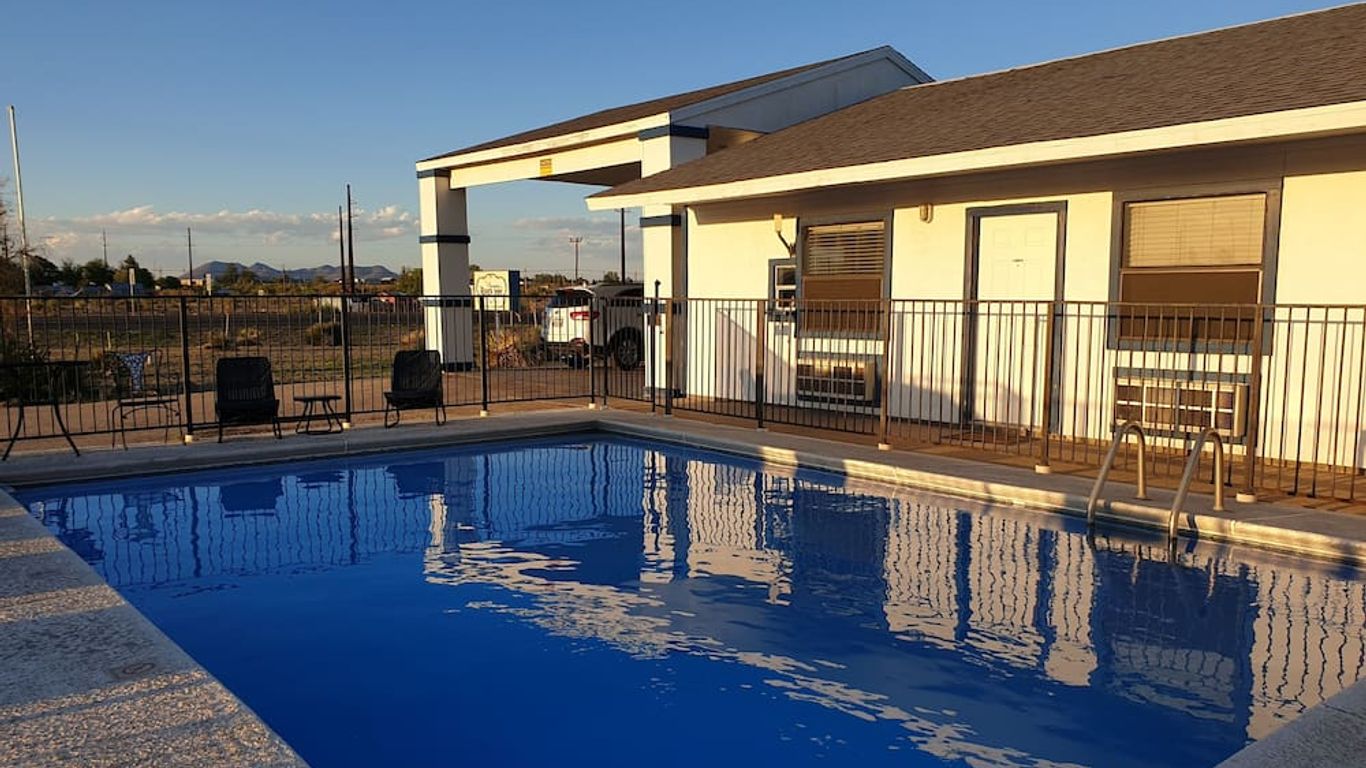Riata Inn - Marfa from $100. Marfa Hotel Deals & Reviews - KAYAK