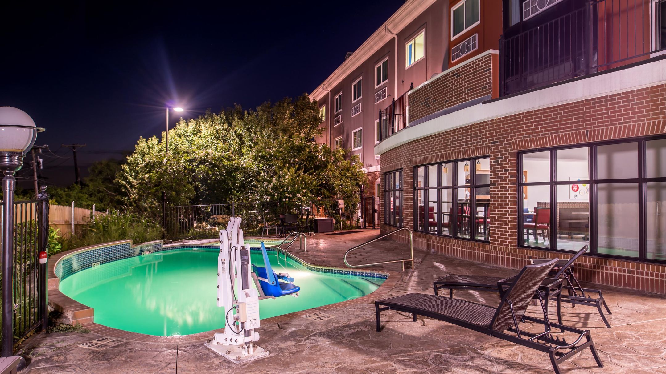 Holiday Inn Express & Suites Elgin from $109. Elgin Hotel Deals ...