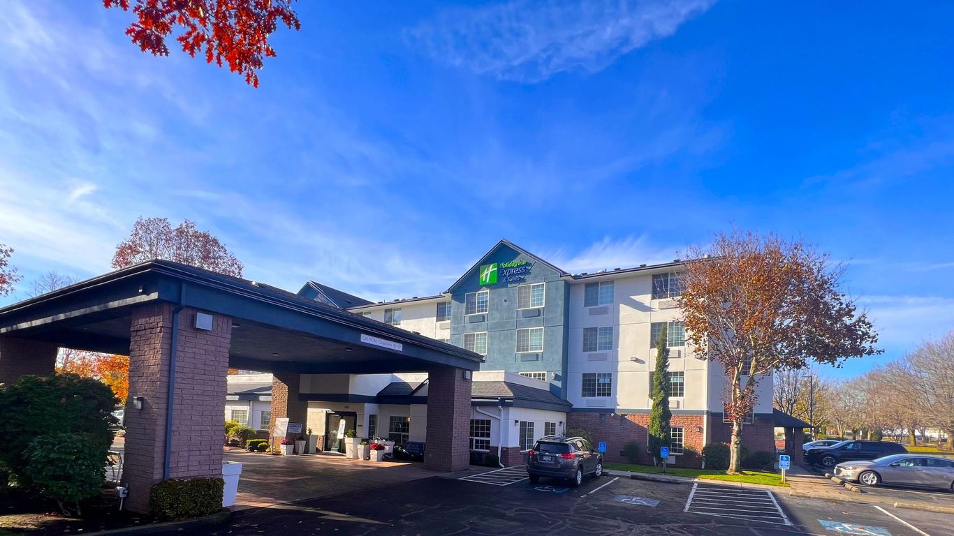 Holiday Inn Express Hotel & Suites Portland-Jantzen Beach, An IHG Hotel ...