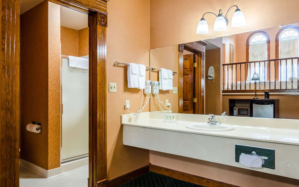 Quality Inn Eureka Springs South from $84. Eureka Springs Hotel Deals ...