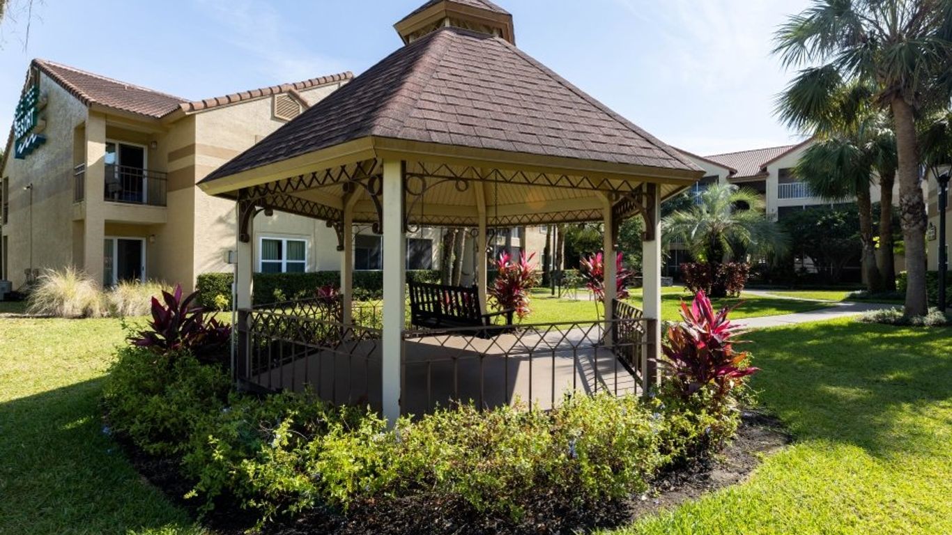 Blue Tree Resort at Lake Buena Vista from $53. Orlando Hotel Deals ...