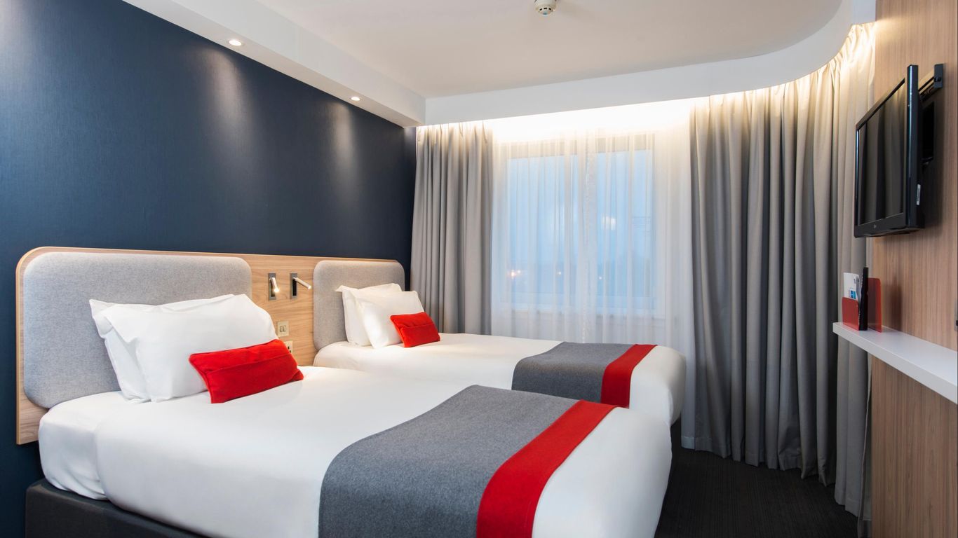 Holiday Inn Express Bath By IHG from $79. Bath Hotel Deals & Reviews ...