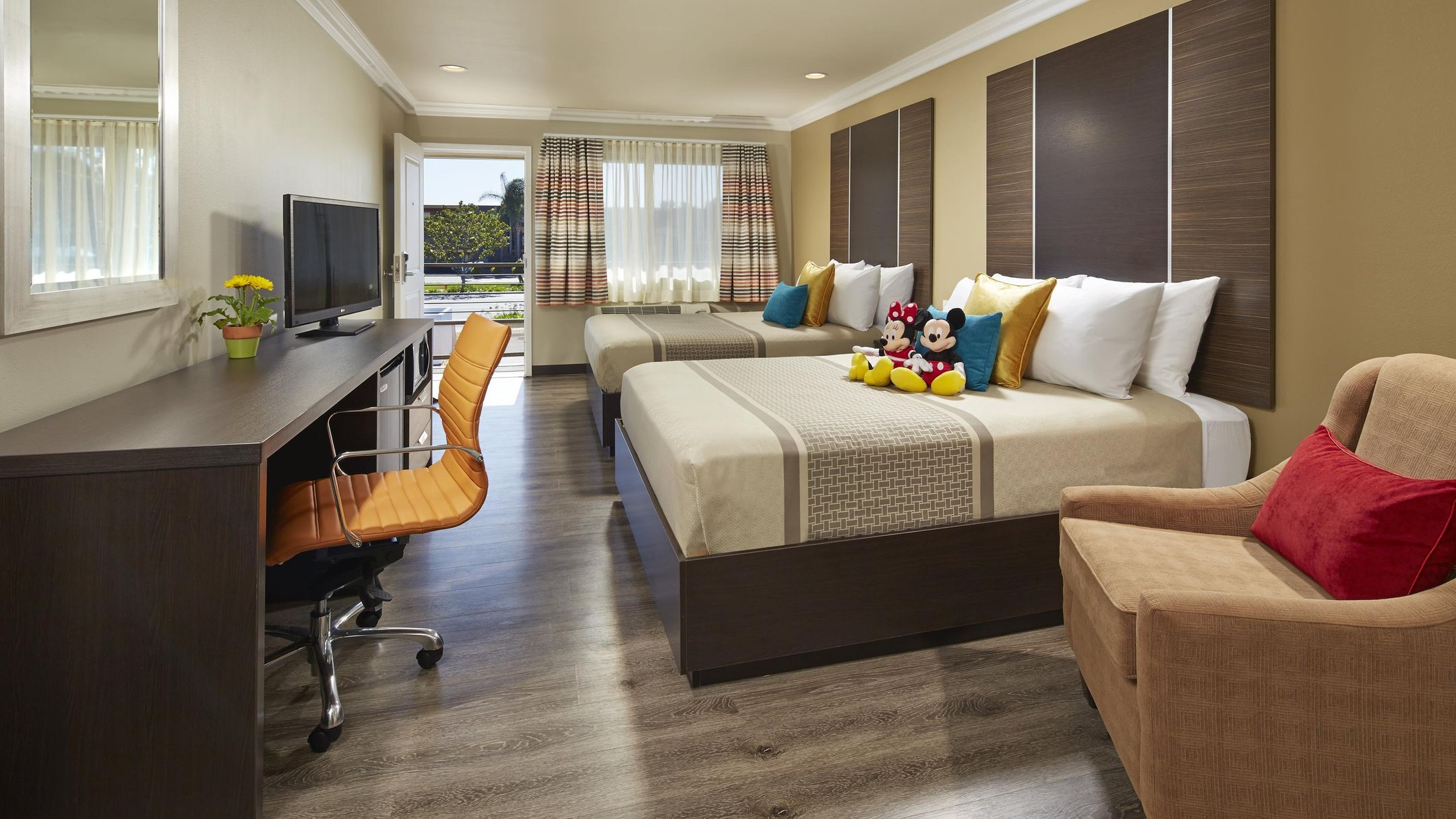 Eden Roc Inn & Suites near the Maingate from $83. Anaheim Hotel Deals ...