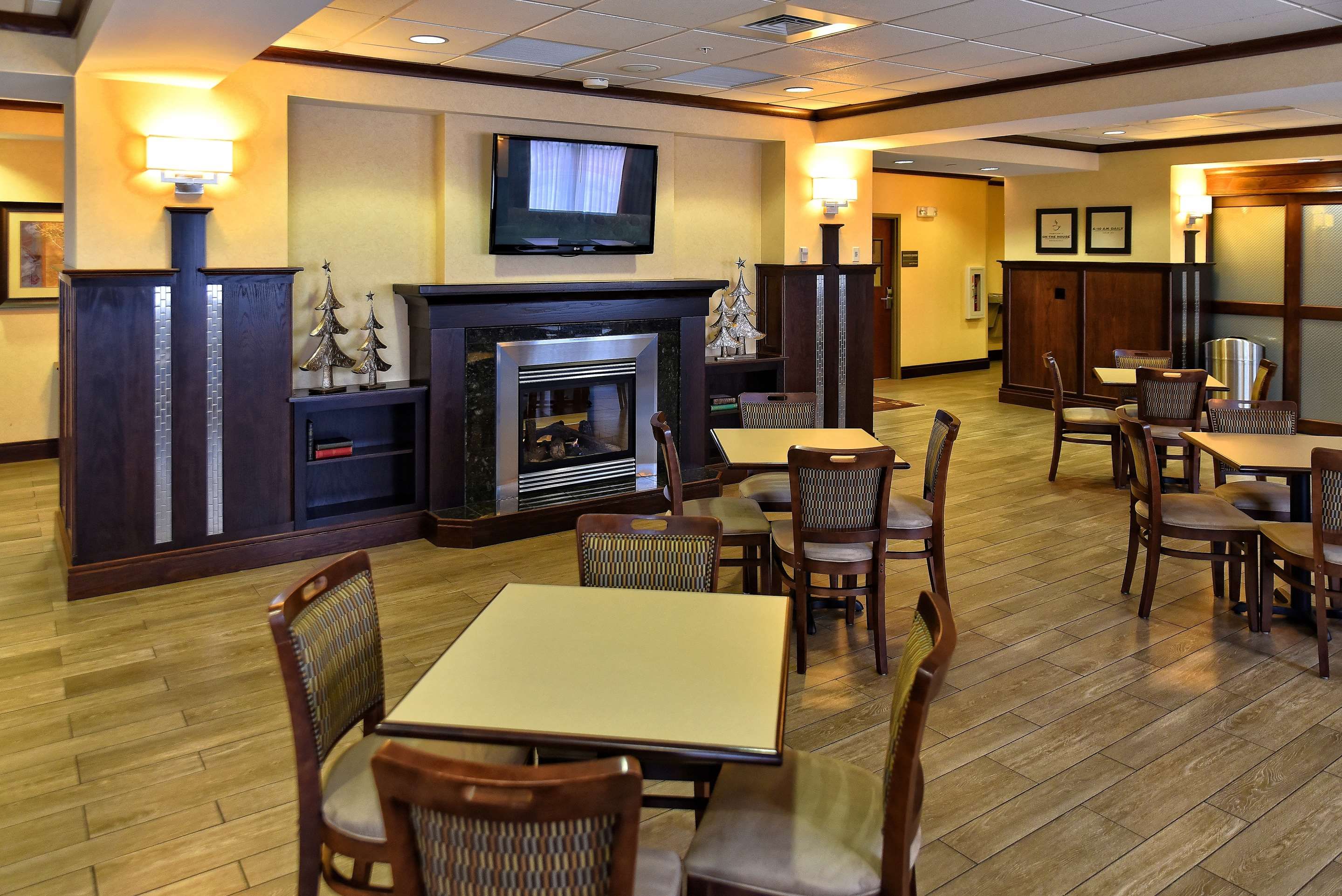 Hampton Inn Geneseo from $122. Geneseo Hotel Deals & Reviews - KAYAK