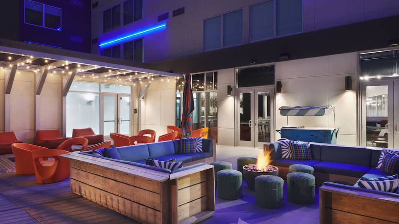 Aloft Atlanta Perimeter Center from $109. Sandy Springs Hotel Deals ...