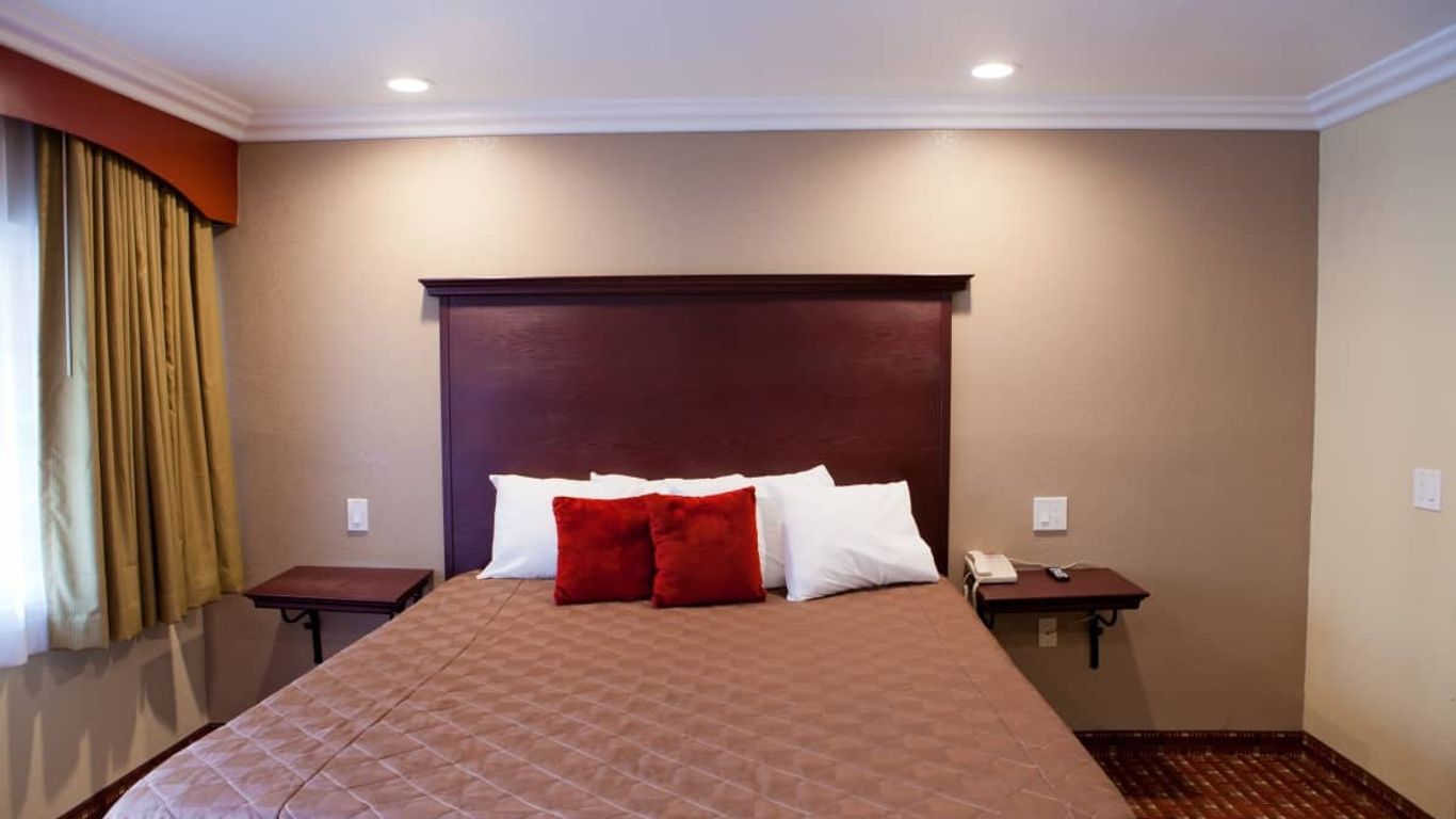 Budget Inn Anaheim from $96. Anaheim Hotel Deals & Reviews - KAYAK