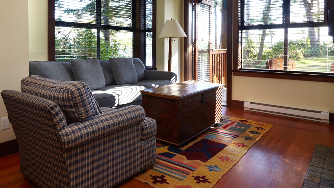 Middle Beach Lodge from $138. Tofino Hotel Deals & Reviews - KAYAK