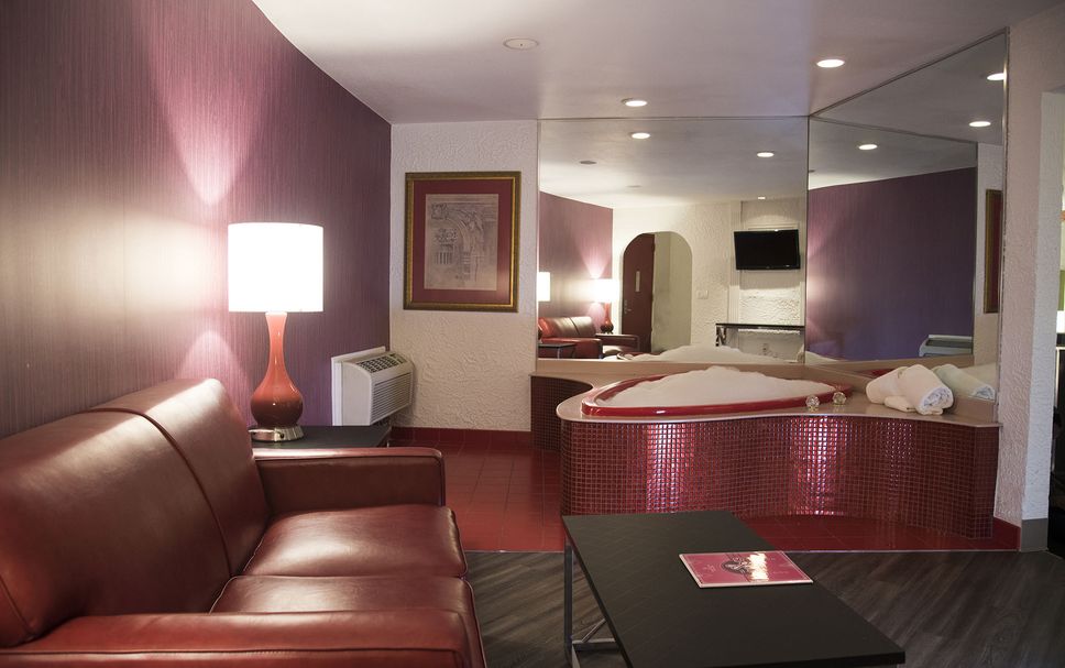 Paradise Stream Resort from $196. Mt Pocono Hotel Deals & Reviews - KAYAK