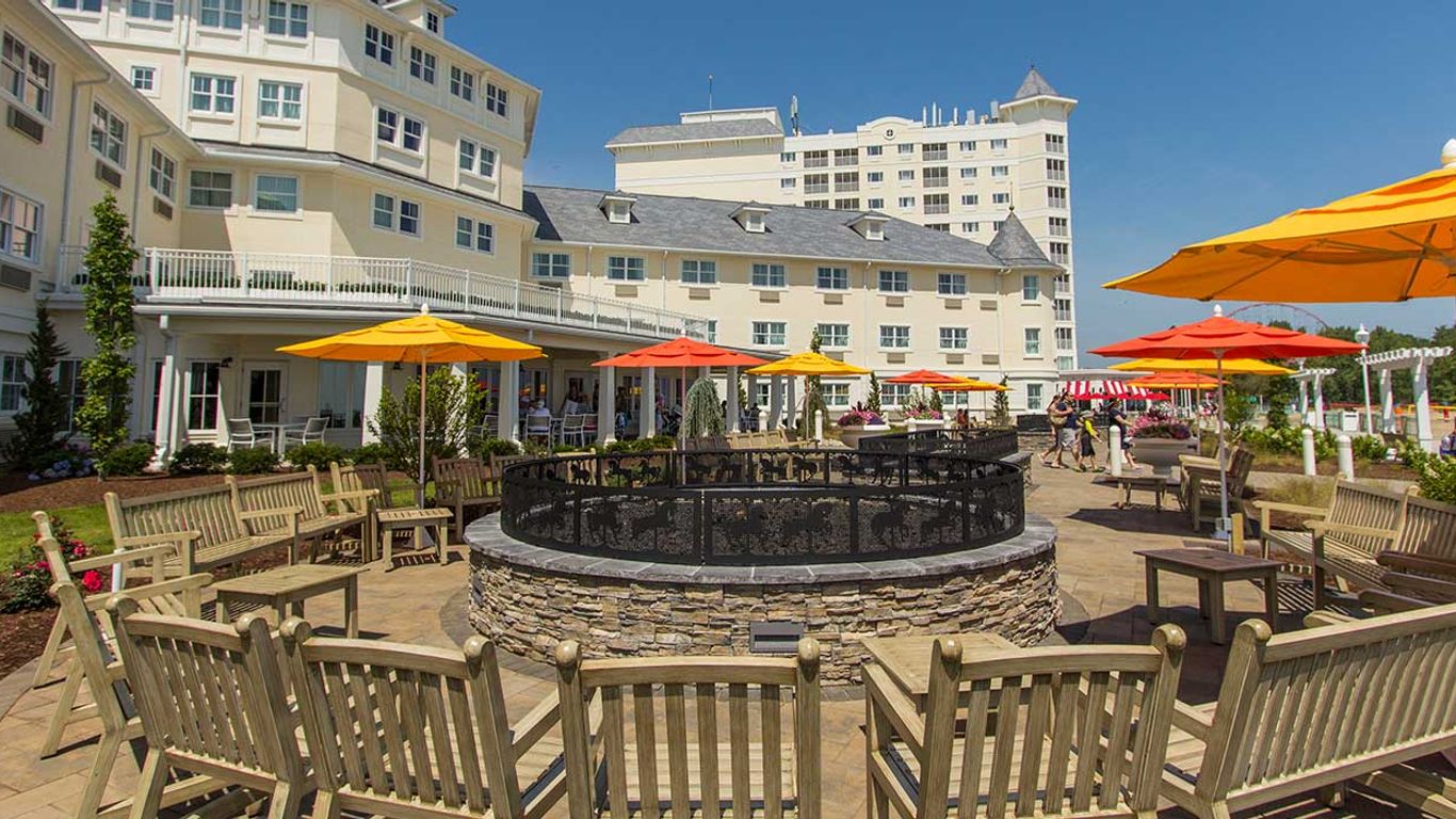 Cedar Point Hotel Breakers from $142. Sandusky Hotel Deals & Reviews ...