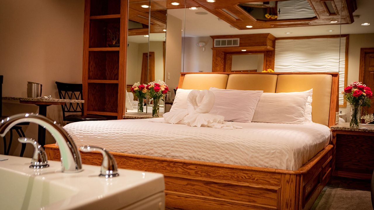 Sybaris Pool Suites from $161. Northbrook Hotel Deals & Reviews - KAYAK