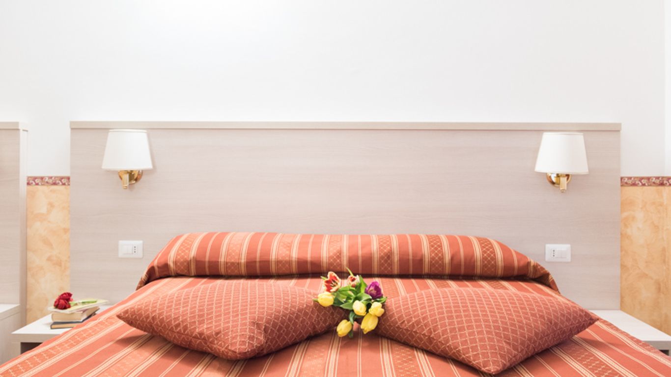 Domus Giulia from $110. Rome Hotel Deals & Reviews - KAYAK